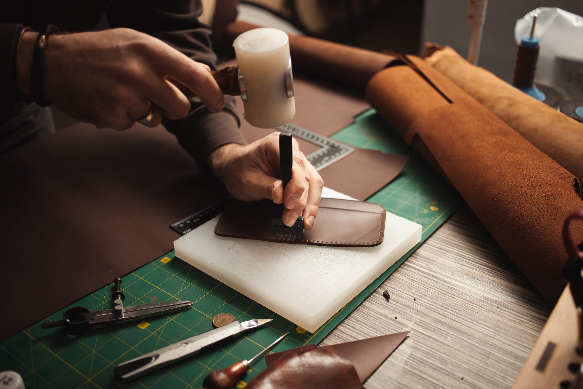 Unveiling the Art of Wallets: A Comprehensive Guide to Different Leath ...